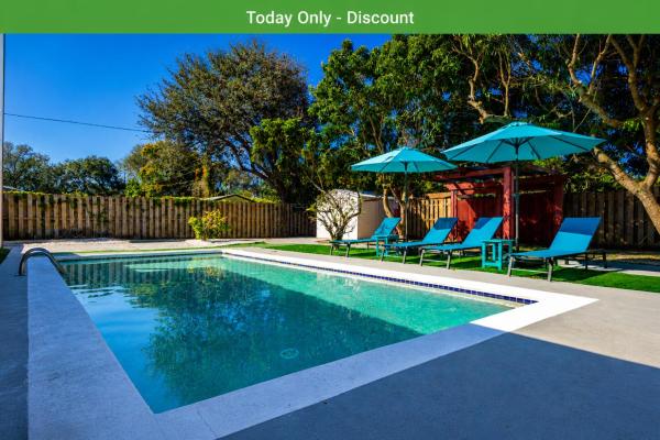 Relax & Fun Hollywood Private Pool | Arcade Game - Miramar, FL