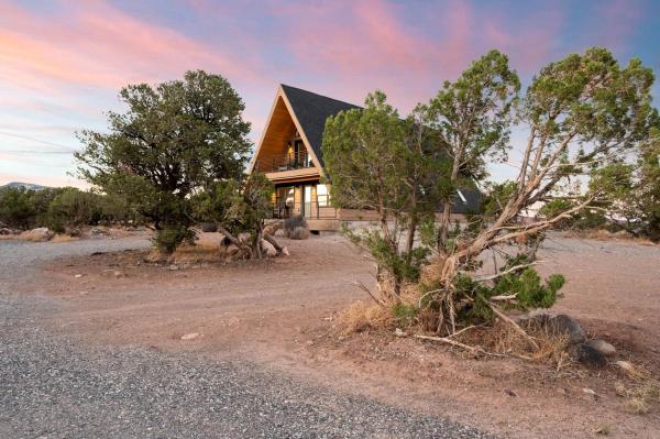 Secluded A-frame With Stunning Desert Views In Torrey, Utah - Torrey, UT
