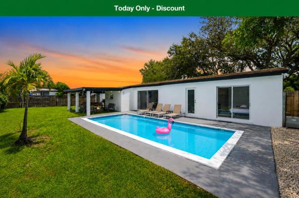 Private Pool Home & Arcade Game & Mini Basketball - Miramar, FL