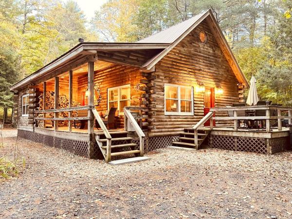 Charming Log Cabin With Hot Tub And Fireplace Minutes From Gore Ski Resort In New York - State of New York