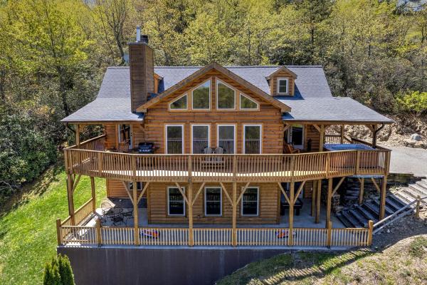 Stunning Log Cabin With Views Of Mt. Mitchell Near Asheville, North Carolina - Black Mountain, NC