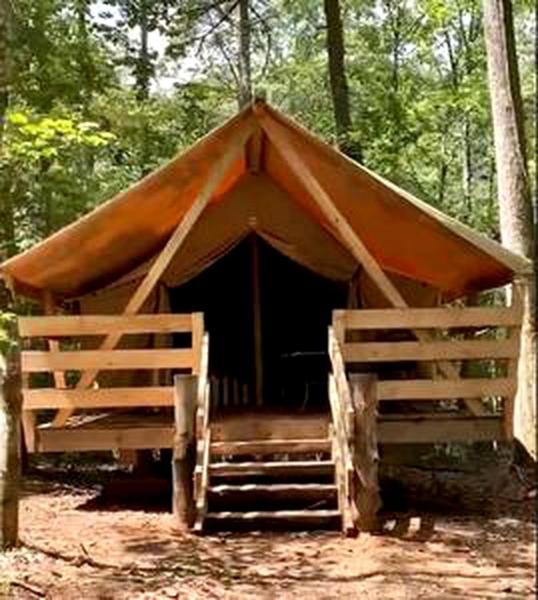 Georgia Glamping At Its Finest In This Cozy Safari Tent In Suches - ジョージア州