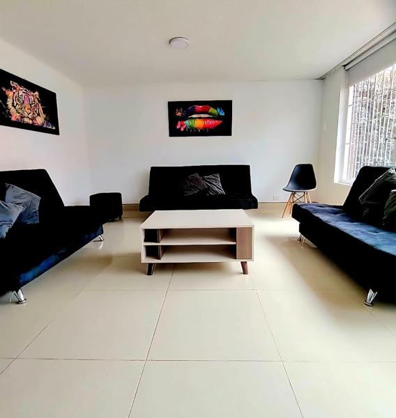 Spacious House Near Zona T And Parque De La 93 - Bogota