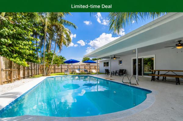 Fort Lauderdale Pool Home Ping-pong & Games - Coral Springs, FL