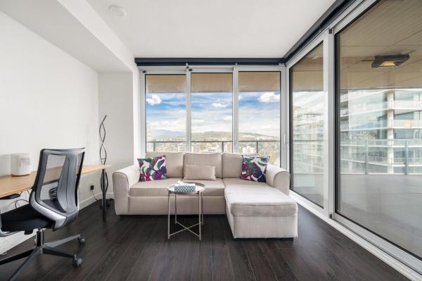Bright And Cozy 1br- Steps To Lougheed Skytrain - Burnaby