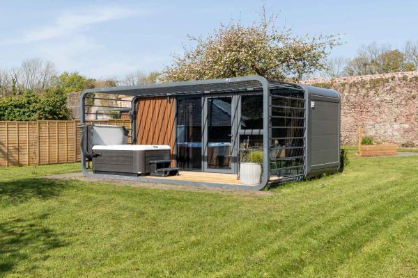 Glamping Pod With Hot Tub In Orchard - Pembrokeshire