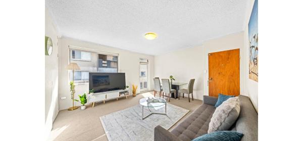 Stylish 2-bedroom Apt With Balcony & Free Parking - Gordon