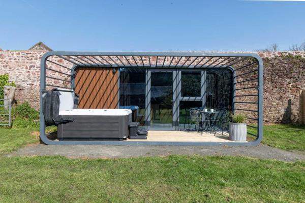 Glamping Pod With A Hot Tub In Orchard - Haverfordwest
