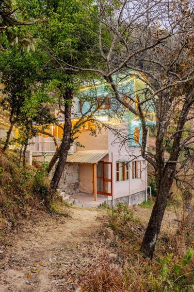 Cabin By The Woods - Mukteshwar - Authentic Forest Stay - Mukteshwar