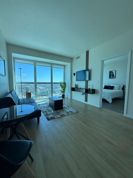 Downtown Skyline Suite- Breathtaking View - Fort Myers, FL