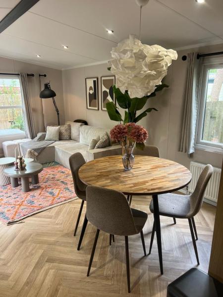 Luxurious Family Chalet De Boschrand With Private Jacuzzi - Apeldoorn