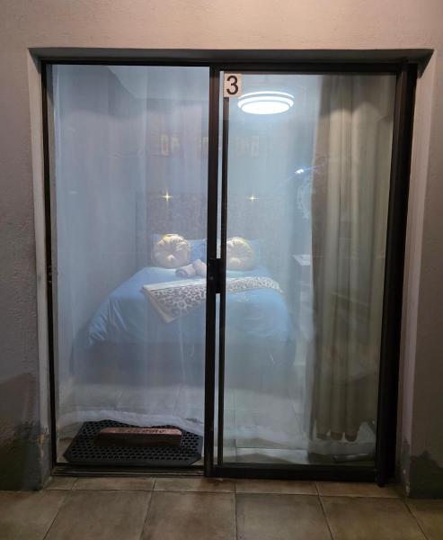 Mgwenya Capsule Hotel - Mbombela