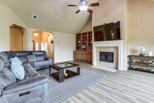 Feel At Home: King Bed, 4 Mi To Old Town Spring - Spring, TX