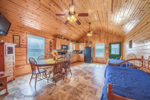 Rr 9122sf Sunflower Cabin - New Braunfels, TX