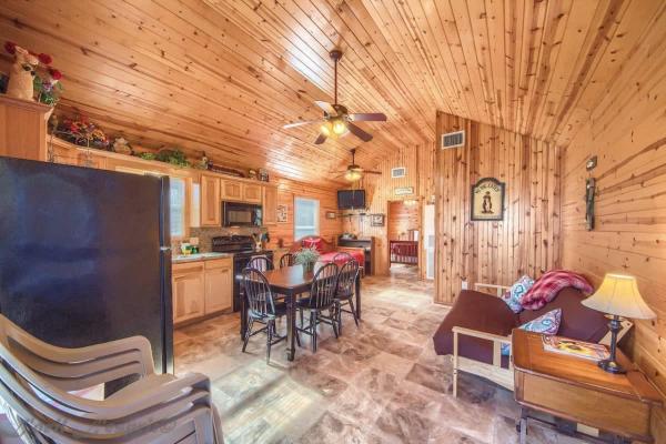 Rr 9122wc Wine Cup Cabin - Canyon Lake, TX