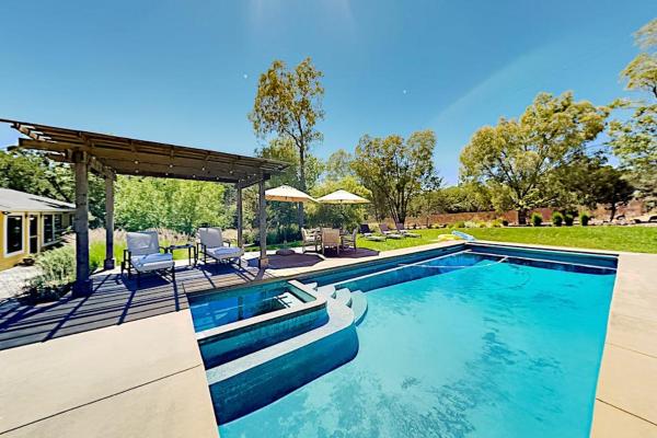 Warm Springs Paradise - Petaluma, CA