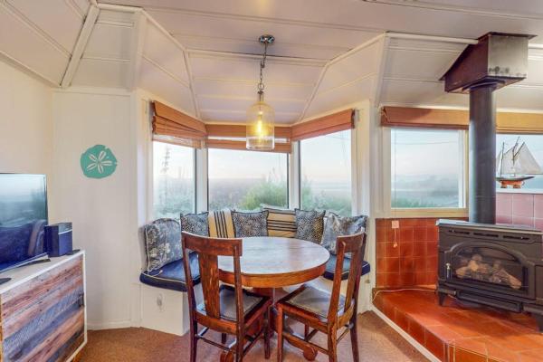 Seaside Cottage - Bodega Bay, CA