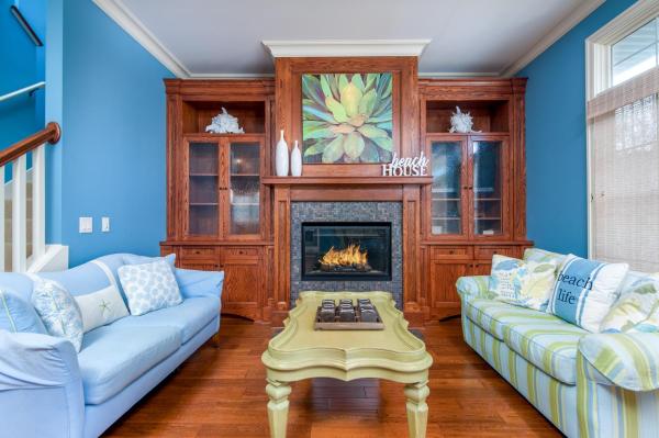 5 Bedroom Home Just Steps From North Beach & Downtown - South Haven