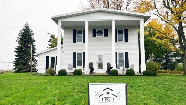 Abbey's Century Old Farmhouse - Baraboo, WI