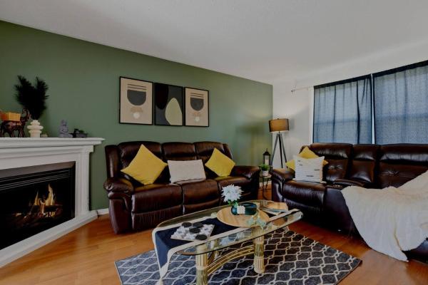 Walk To Downtown Orangeville With Free Parking & Games - Caledon