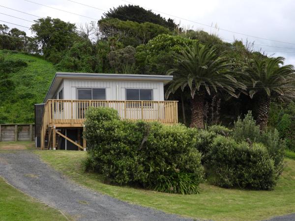 Karoro The Beach Front Bach With Views To Die For! - Raglan