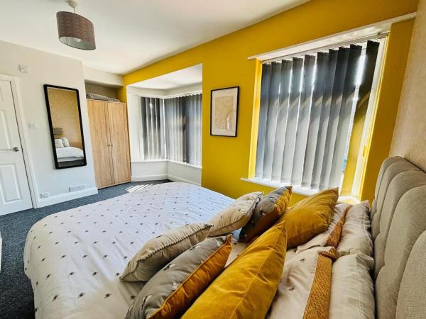 Blackpool Bliss Spacious 4 Bedroom House - 布萊克浦