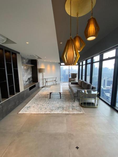 Luxury 2br Condo Near Bgc & Makati With Pool & Gym - Taguig
