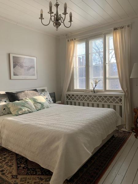 City Center 2-bedroom 1 And A Half Bath Unique Old Elegance - Tampere