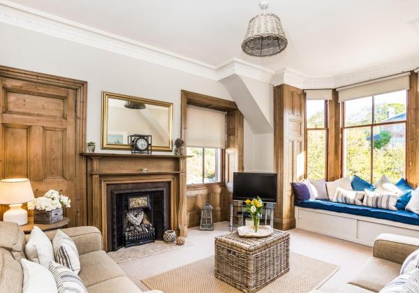 Charming And Comfortable Apartment, Centrally Located With Easy Parking Access.  Sleeps 4 - North Berwick
