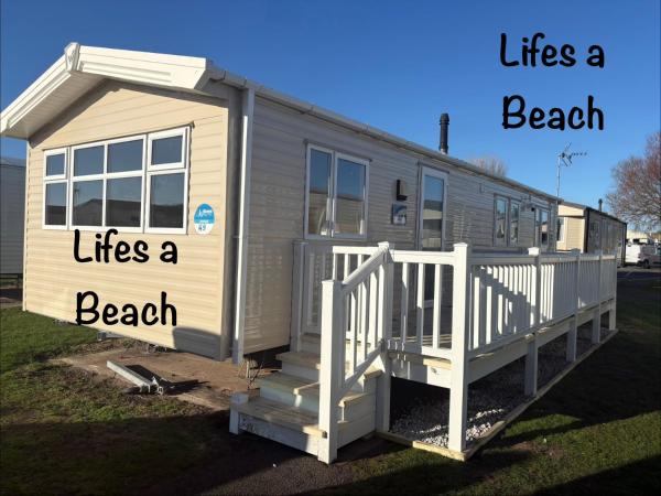 Lifes A Beach On Presthaven Sands - Inglaterra