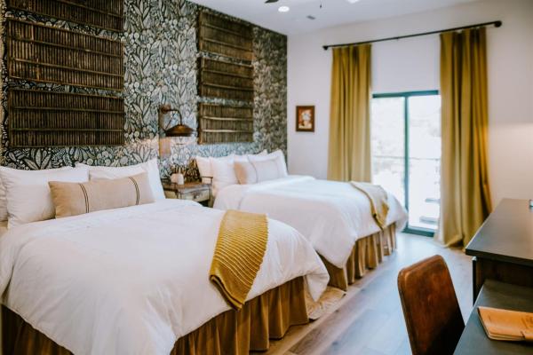 Lazy Spur Suite At Gaines Ranch On The Square - Wimberley, TX