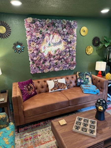 Kitschy Kottage - Springfield, MO