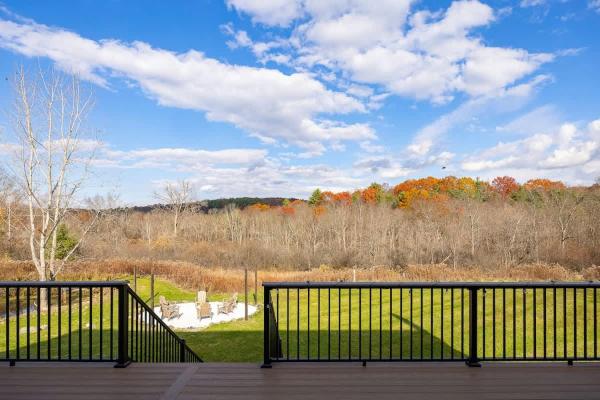 Luxury 4br In Hudson Valley On A 8 Acre Estate - Hot Tub, Large Firepit, Oversized 38 Ft Deck! - Nassau, NY