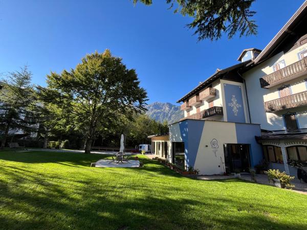 Hotel Alle Rose Family Inspired Garden And Spa - Molveno