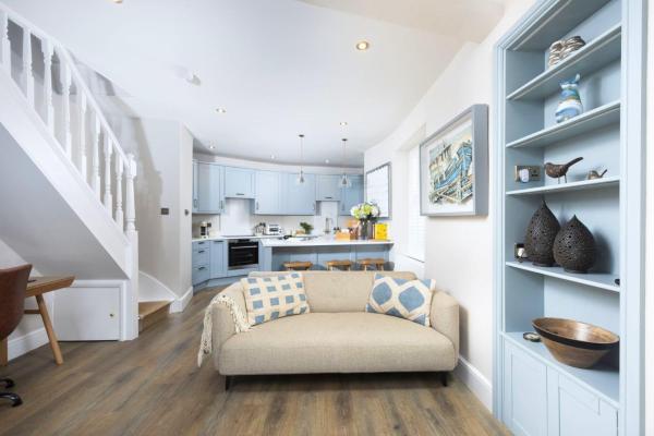 Myrtle Cottage - Pet Friendly, 20m From Beach, Modern Cottage - Porthcurno