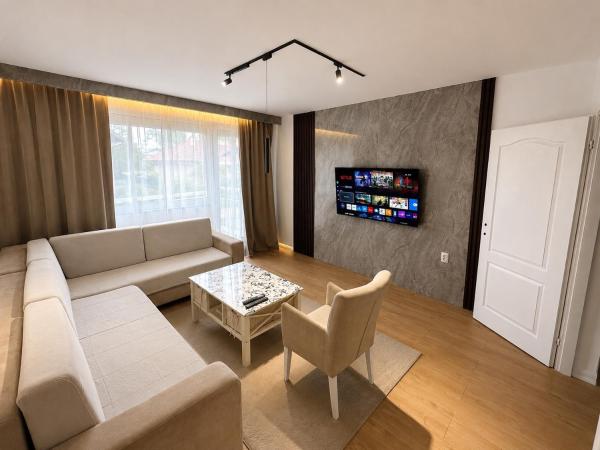 Sarajevo Comfort Stay, Air-conditioned, Free Private Parking & Balcony - Sarajevo
