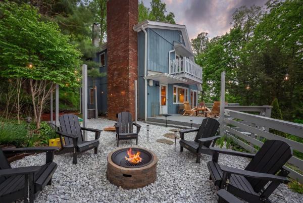 Game Room & Mini Golf Hot Tub Fire Pit - Asheville, NC