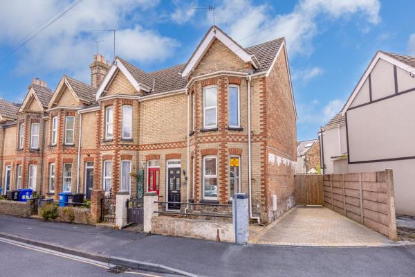 Porto Bello - Spacious Home With Sunny Patio And Parking - Bournemouth