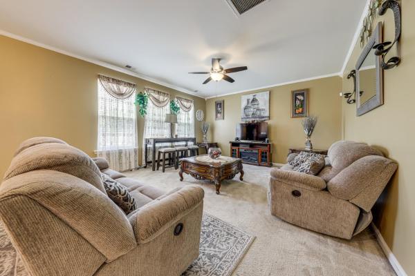 Lakes, Gardens & More! Getaway In Moncks Corner - Moncks Corner, SC