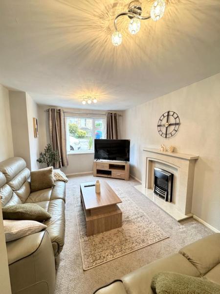 Cosy 2 Bed Apartment & Patio - Free Parking - Thornbury - Bradford