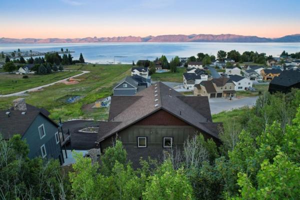 Lochwood Monster - Sleeps 31, Hot Tub, Arcade, Pool, Lake Views - Garden City, UT