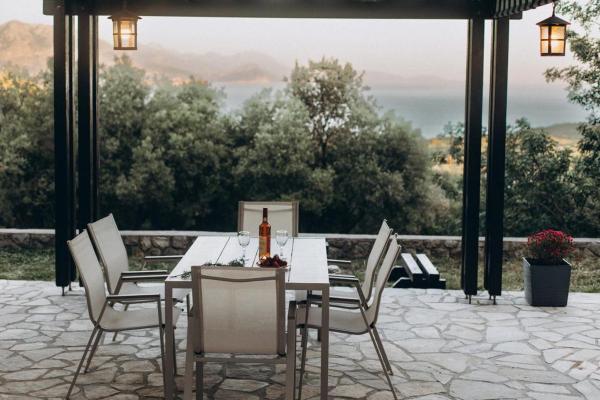 Carob Breeze House - Montenegro