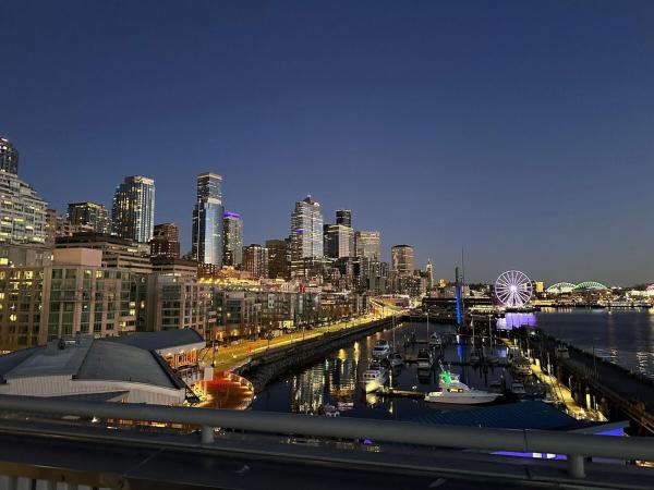 Seattle Getaway Space Needle View - Seattle