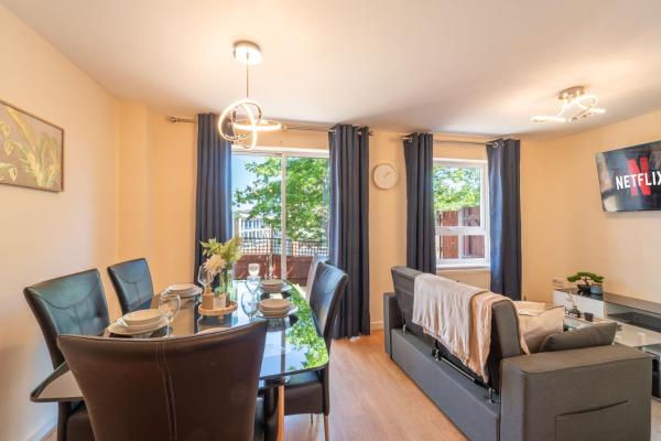 New Premium Central Home - Max 9 Guest - Private Garden And Free Parking - Staffordshire