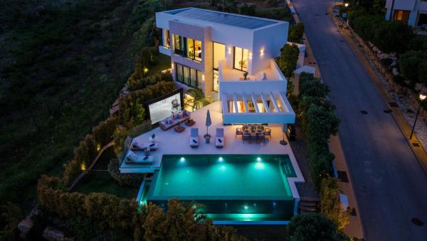 Vacation Marbella I Villa Glamour, Brand-new 4br, Private Infinity Pool, Open Air Cinema, Sea View, Gated Security, Minutes To Golden Mile, - Benahavís