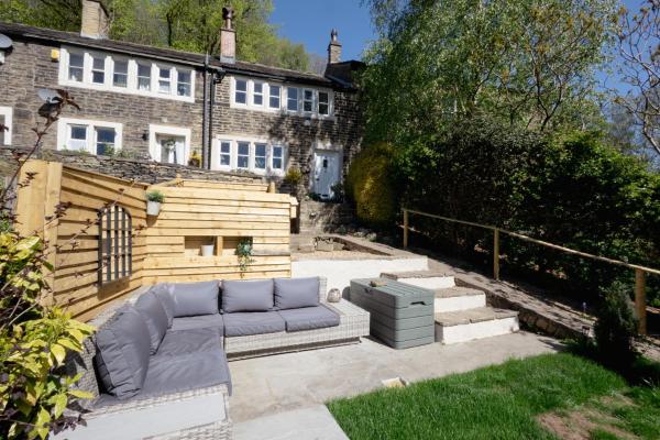 Robin Cottage - Huddersfield