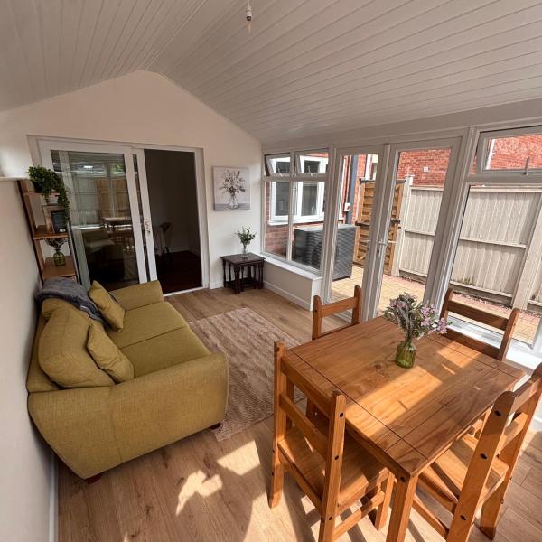 Spacious 4 Bedroom Contractor House, Bridgwater - Bridgwater