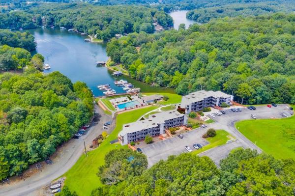 Sunset Landing - Waterfront Condo With Lake-view Deck, Tennis Court & Pool - Moneta, VA