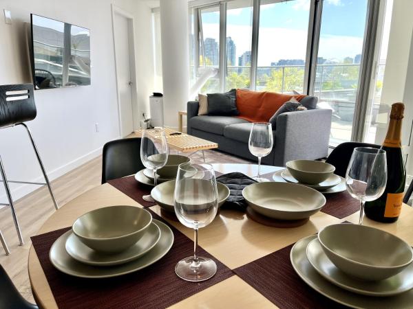 2 Bedroom ,2 Full Bathrooms, 500sf Private Terrace Deck, Office, Pool, Sauna, Hot Tub, Ev Parking - Vancouver