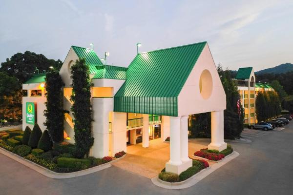 Quality Inn Near The Island Pigeon Forge - Douglas Lake, TN